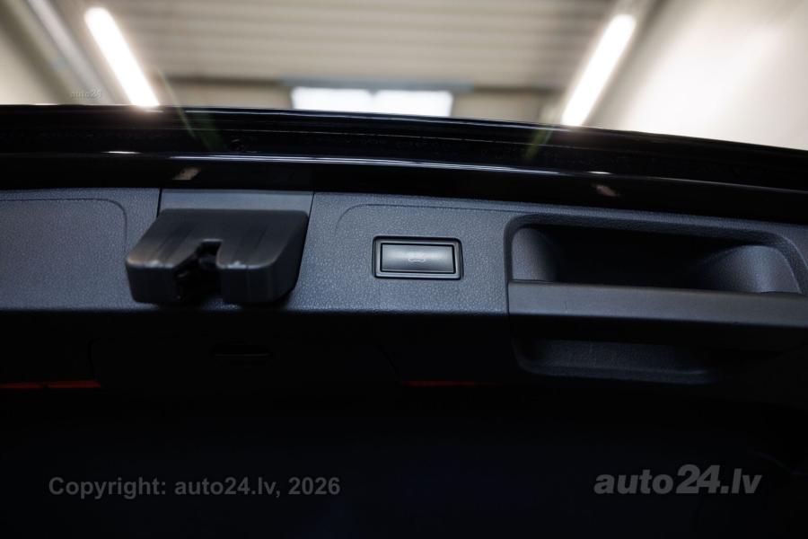 Black Volkswagen Passat 2018 in Tartu, with an engine capacity of 2.00 L and mileage of 255 thousand km for 15500 €, photo 18 on AUTOMOTO.COM.LV