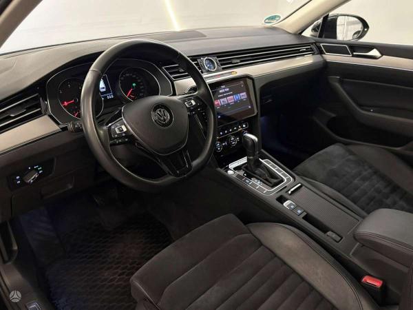 Melns Volkswagen Passat 2018 Marijampole, ar dzinēja tilpumu 1.97 L un nobraukumu 219 tūkst. km par 13950 €, foto 2 vietnē AUTOMOTO.COM.LV