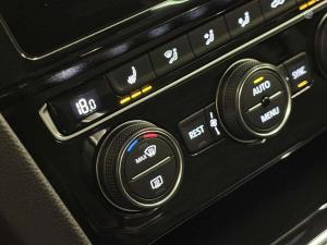 Melns Volkswagen Passat 2018 Marijampole, ar dzinēja tilpumu 1.97 L un nobraukumu 219 tūkst. km par 13950 €, foto 35 vietnē AUTOMOTO.COM.LV