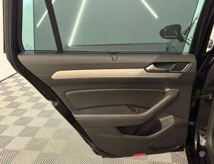 Melns Volkswagen Passat 2018 Marijampole, ar dzinēja tilpumu 1.97 L un nobraukumu 219 tūkst. km par 13950 €, foto 52 vietnē AUTOMOTO.COM.LV