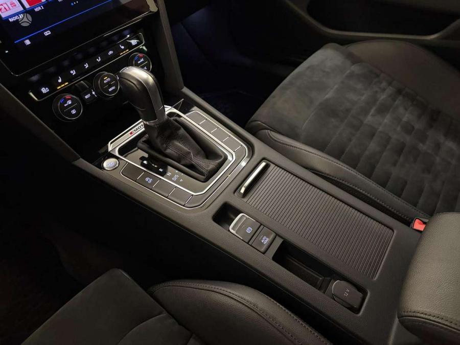 Melns Volkswagen Passat 2018 Marijampole, ar dzinēja tilpumu 1.97 L un nobraukumu 219 tūkst. km par 13950 €, foto 51 vietnē AUTOMOTO.COM.LV
