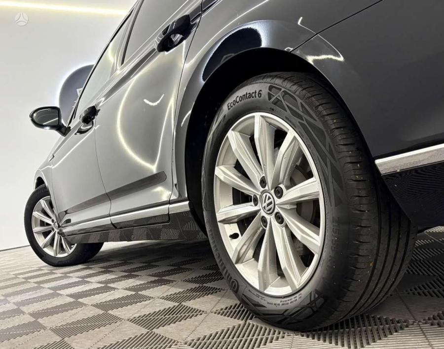 Melns Volkswagen Passat 2018 Marijampole, ar dzinēja tilpumu 1.97 L un nobraukumu 219 tūkst. km par 13950 €, foto 56 vietnē AUTOMOTO.COM.LV
