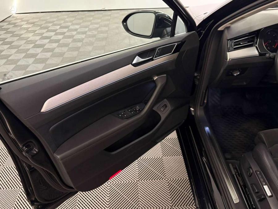 Melns Volkswagen Passat 2018 Marijampole, ar dzinēja tilpumu 1.97 L un nobraukumu 219 tūkst. km par 13950 €, foto 65 vietnē AUTOMOTO.COM.LV