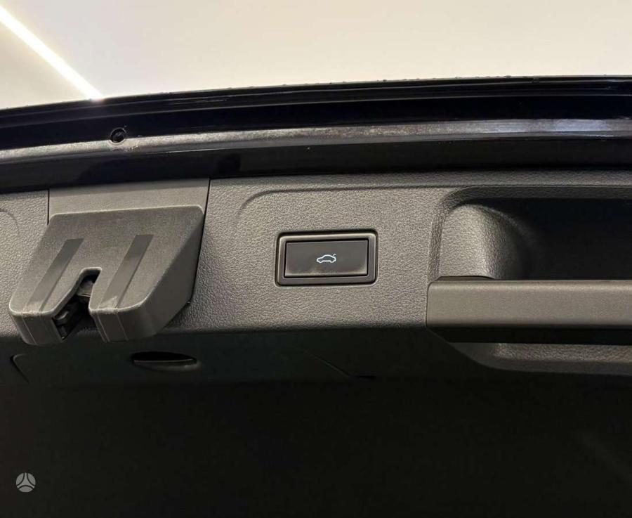 Melns Volkswagen Passat 2018 Marijampole, ar dzinēja tilpumu 1.97 L un nobraukumu 219 tūkst. km par 13950 €, foto 77 vietnē AUTOMOTO.COM.LV