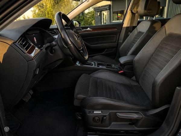 Melns Volkswagen Passat 2018 Pakruojis, ar dzinēja tilpumu 1.40 L un nobraukumu 301 tūkst. km par 8500 €, foto 8 vietnē AUTOMOTO.COM.LV