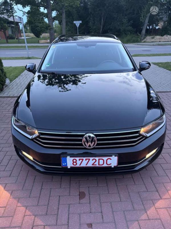 Black Volkswagen Passat 2018 in Kaunas, with an engine capacity of 1.50 L and mileage of 160 thousand km for 12490 €, photo 7 on AUTOMOTO.COM.LV