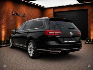 Black Volkswagen Passat 2018 in Marijampole, with an engine capacity of 1.97 L and mileage of 196 thousand km for 16577 €, photo 3 on AUTOMOTO.COM.LV