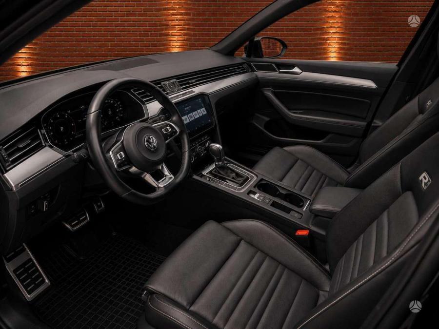 Black Volkswagen Passat 2018 in Marijampole, with an engine capacity of 1.97 L and mileage of 196 thousand km for 16577 €, photo 11 on AUTOMOTO.COM.LV