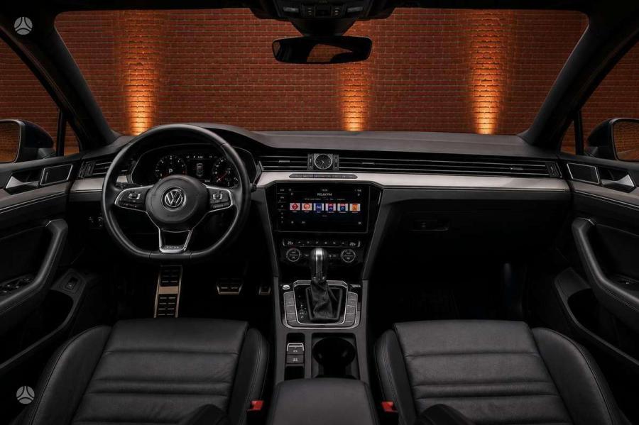Black Volkswagen Passat 2018 in Marijampole, with an engine capacity of 1.97 L and mileage of 196 thousand km for 16577 €, photo 12 on AUTOMOTO.COM.LV