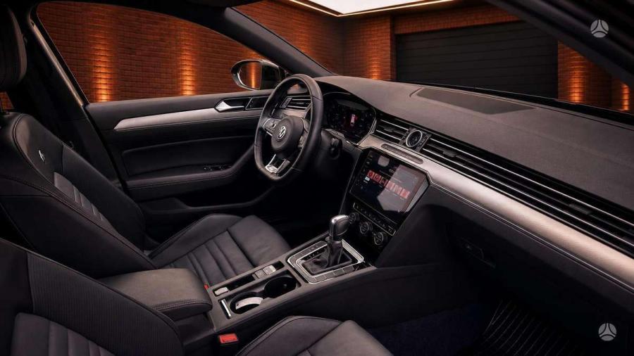 Black Volkswagen Passat 2018 in Marijampole, with an engine capacity of 1.97 L and mileage of 196 thousand km for 16577 €, photo 16 on AUTOMOTO.COM.LV