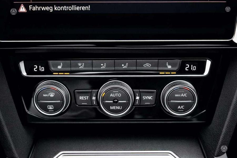 Black Volkswagen Passat 2018 in Marijampole, with an engine capacity of 1.97 L and mileage of 196 thousand km for 16577 €, photo 19 on AUTOMOTO.COM.LV