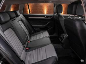Black Volkswagen Passat 2018 in Marijampole, with an engine capacity of 1.97 L and mileage of 196 thousand km for 16577 €, photo 25 on AUTOMOTO.COM.LV