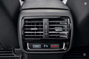 Black Volkswagen Passat 2018 in Marijampole, with an engine capacity of 1.97 L and mileage of 196 thousand km for 16577 €, photo 26 on AUTOMOTO.COM.LV