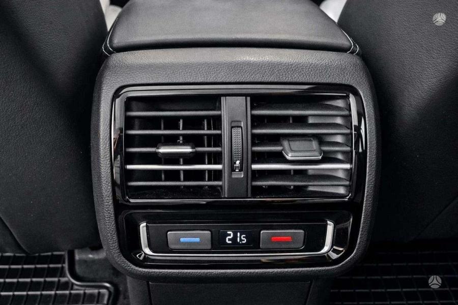 Black Volkswagen Passat 2018 in Marijampole, with an engine capacity of 1.97 L and mileage of 196 thousand km for 16577 €, photo 26 on AUTOMOTO.COM.LV