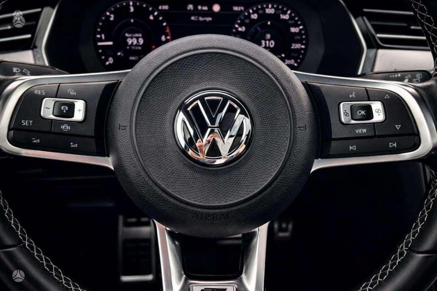 Black Volkswagen Passat 2018 in Marijampole, with an engine capacity of 1.97 L and mileage of 196 thousand km for 16577 €, photo 14 on AUTOMOTO.COM.LV