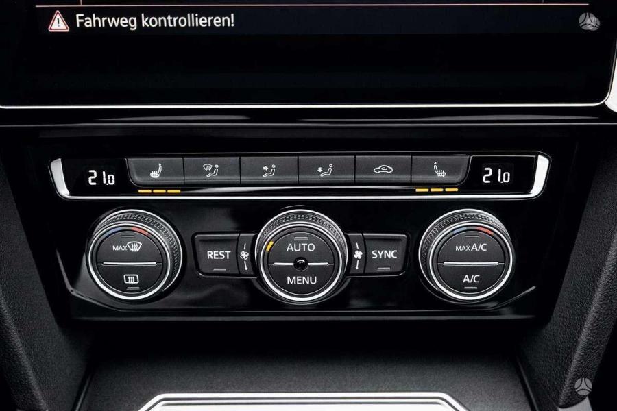Black Volkswagen Passat 2018 in Marijampole, with an engine capacity of 1.97 L and mileage of 196 thousand km for 16577 €, photo 19 on AUTOMOTO.COM.LV