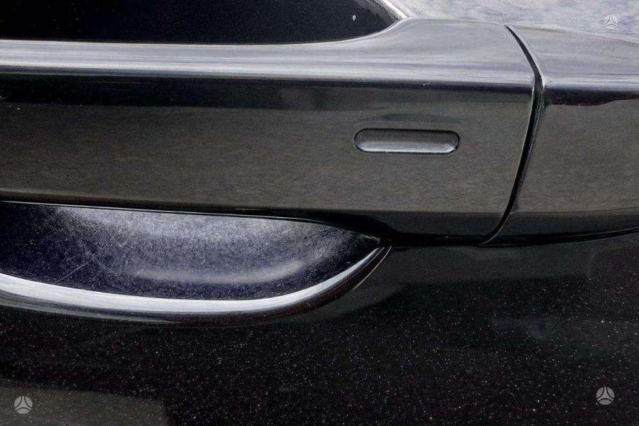 Black Volkswagen Passat 2018 in Marijampole, with an engine capacity of 1.97 L and mileage of 196 thousand km for 16577 €, photo 22 on AUTOMOTO.COM.LV