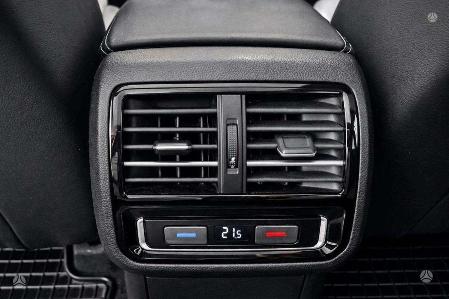 Black Volkswagen Passat 2018 in Marijampole, with an engine capacity of 1.97 L and mileage of 196 thousand km for 16577 €, photo 26 on AUTOMOTO.COM.LV