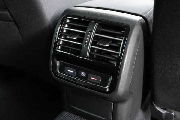 Black Volkswagen Passat 2018 in Riga, with an engine capacity of 2.00 L and mileage of 241 thousand km for 9850 €, photo 8 on AUTOMOTO.COM.LV