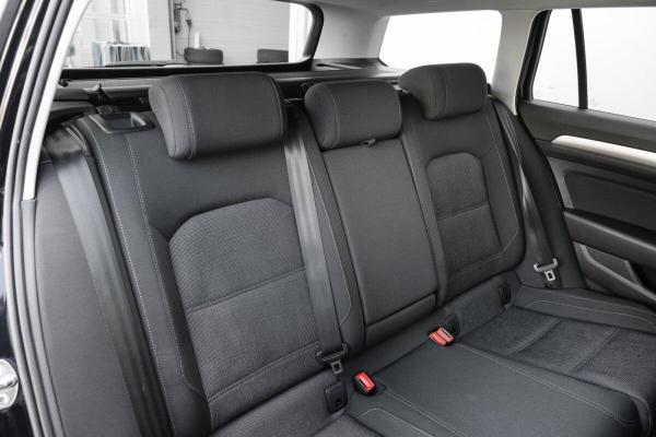 Black Volkswagen Passat 2018 in Riga, with an engine capacity of 2.00 L and mileage of 241 thousand km for 9850 €, photo 9 on AUTOMOTO.COM.LV