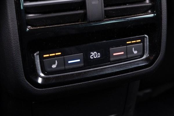 Melns Volkswagen Passat 2018 Rīga, ar dzinēja tilpumu 2.00 L un nobraukumu 180 tūkst. km par 13800 €, foto 9 vietnē AUTOMOTO.COM.LV