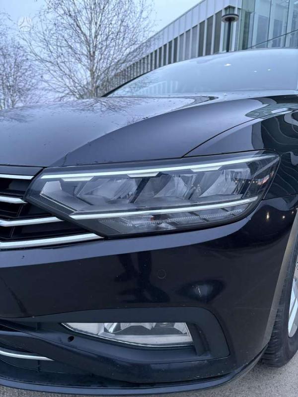 Black Volkswagen Passat 2019 in Vilnius, with an engine capacity of 1.97 L and mileage of 192 thousand km for 15700 €, photo 3 on AUTOMOTO.COM.LV