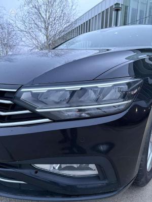 Black Volkswagen Passat 2019 in Vilnius, with an engine capacity of 1.97 L and mileage of 192 thousand km for 15700 €, photo 3 on AUTOMOTO.COM.LV