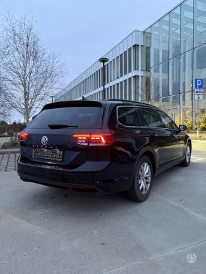Black Volkswagen Passat 2019 in Vilnius, with an engine capacity of 1.97 L and mileage of 192 thousand km for 15700 €, photo 4 on AUTOMOTO.COM.LV