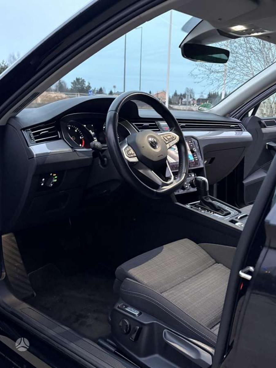 Black Volkswagen Passat 2019 in Vilnius, with an engine capacity of 1.97 L and mileage of 192 thousand km for 15700 €, photo 11 on AUTOMOTO.COM.LV