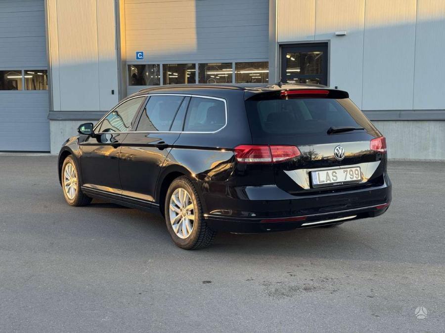 Black Volkswagen Passat 2019 in Vilnius, with an engine capacity of 1.50 L and mileage of 156 thousand km for 15600 €, photo 3 on AUTOMOTO.COM.LV