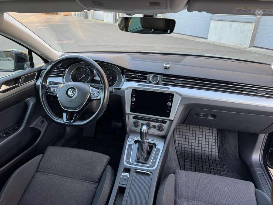 Black Volkswagen Passat 2019 in Vilnius, with an engine capacity of 1.50 L and mileage of 156 thousand km for 15600 €, photo 5 on AUTOMOTO.COM.LV