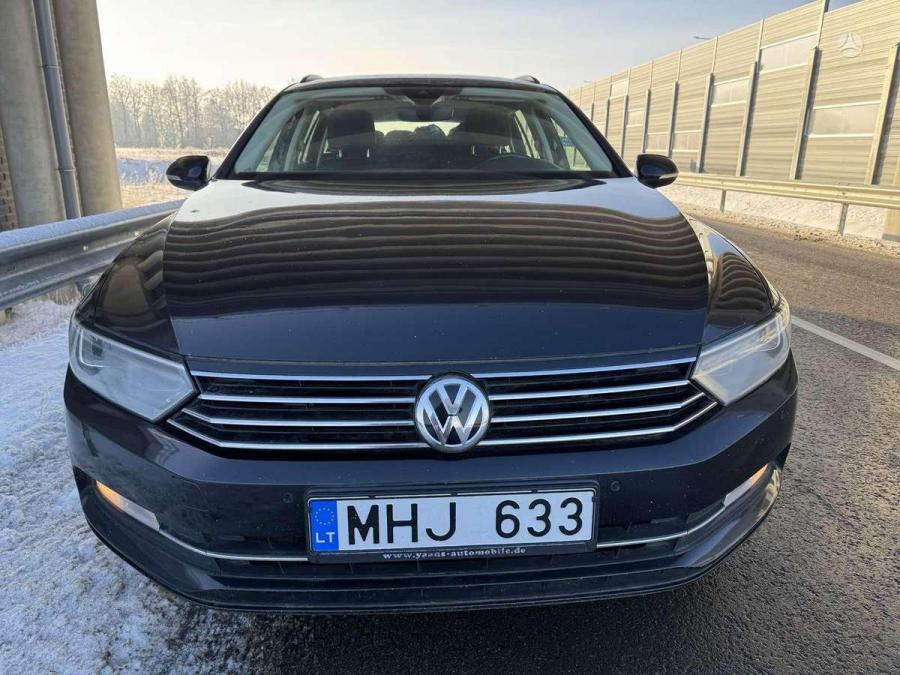 Black Volkswagen Passat 2019 in Marijampole, with an engine capacity of 2.00 L and mileage of 240 thousand km for 9750 €, photo 3 on AUTOMOTO.COM.LV