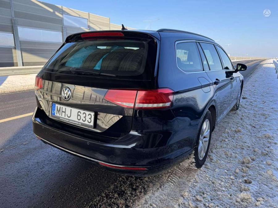 Black Volkswagen Passat 2019 in Marijampole, with an engine capacity of 2.00 L and mileage of 240 thousand km for 9750 €, photo 4 on AUTOMOTO.COM.LV