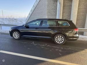 Black Volkswagen Passat 2019 in Marijampole, with an engine capacity of 2.00 L and mileage of 240 thousand km for 9750 €, photo 6 on AUTOMOTO.COM.LV