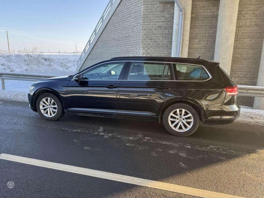 Black Volkswagen Passat 2019 in Marijampole, with an engine capacity of 2.00 L and mileage of 240 thousand km for 9750 €, photo 6 on AUTOMOTO.COM.LV
