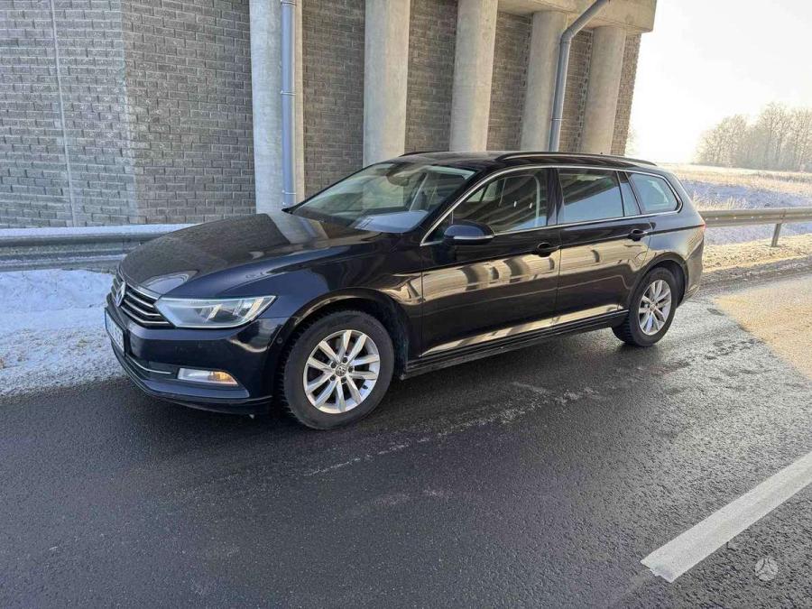Black Volkswagen Passat 2019 in Marijampole, with an engine capacity of 2.00 L and mileage of 240 thousand km for 9750 €, photo 7 on AUTOMOTO.COM.LV