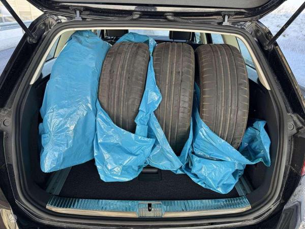 Black Volkswagen Passat 2019 in Marijampole, with an engine capacity of 2.00 L and mileage of 240 thousand km for 9750 €, photo 11 on AUTOMOTO.COM.LV