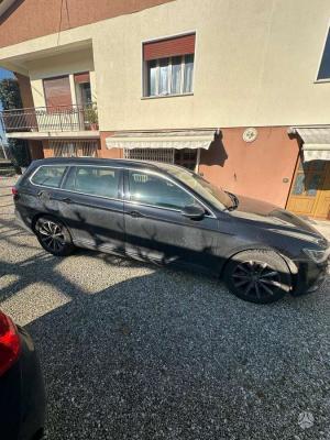 Black Volkswagen Passat 2019 in Kaunas, with an engine capacity of 2.00 L and mileage of 280 thousand km for 9750 €, photo 4 on AUTOMOTO.COM.LV