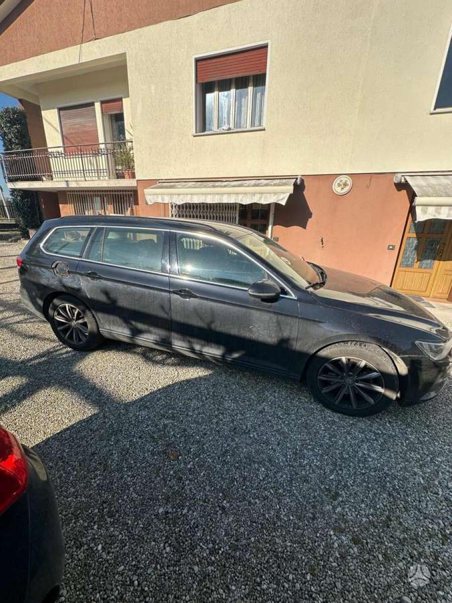 Black Volkswagen Passat 2019 in Kaunas, with an engine capacity of 2.00 L and mileage of 280 thousand km for 9750 €, photo 4 on AUTOMOTO.COM.LV