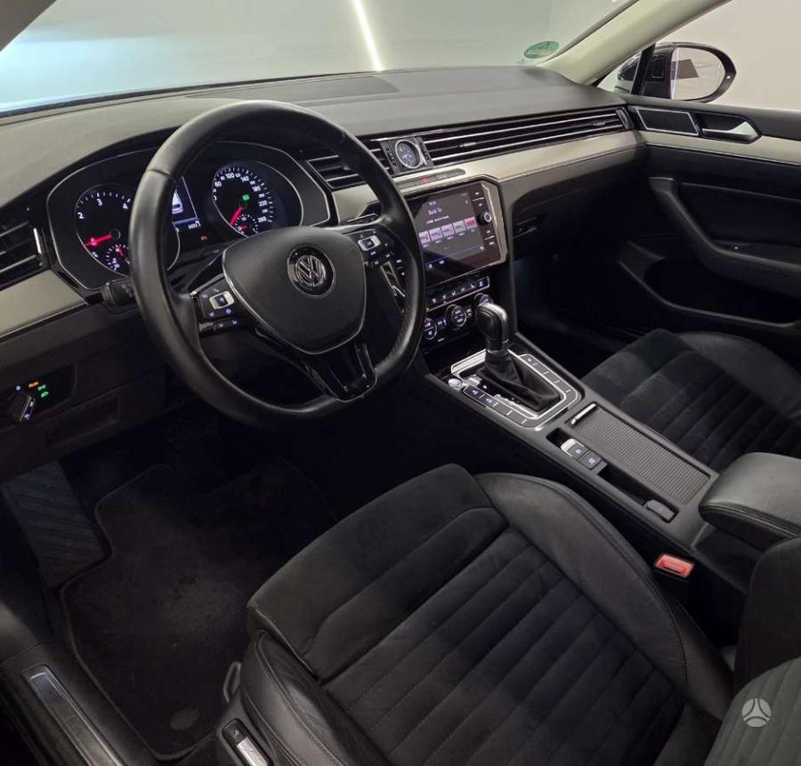 Melns Volkswagen Passat 2019 Marijampole, ar dzinēja tilpumu 1.97 L un nobraukumu 295 tūkst. km par 12450 €, foto 2 vietnē AUTOMOTO.COM.LV