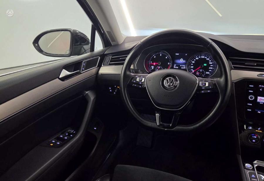 Melns Volkswagen Passat 2019 Marijampole, ar dzinēja tilpumu 1.97 L un nobraukumu 295 tūkst. km par 12450 €, foto 15 vietnē AUTOMOTO.COM.LV
