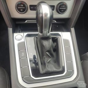 Black Volkswagen Passat 2019 in Vilnius, with an engine capacity of 1.50 L and mileage of 228 thousand km for 8500 €, photo 19 on AUTOMOTO.COM.LV