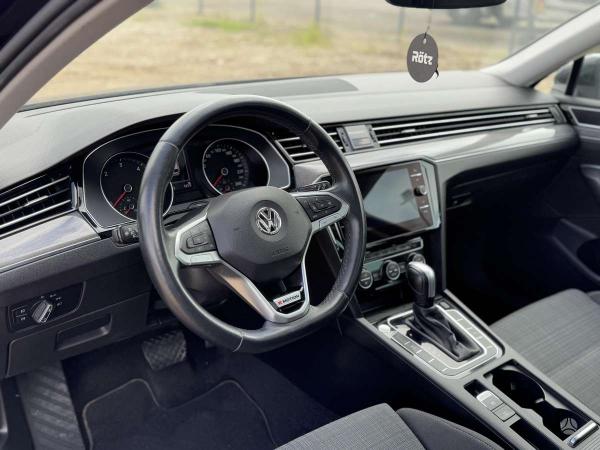Black Volkswagen Passat 2019 in Siauliai, with an engine capacity of 1.97 L and mileage of 176 thousand km for 14900 €, photo 10 on AUTOMOTO.COM.LV