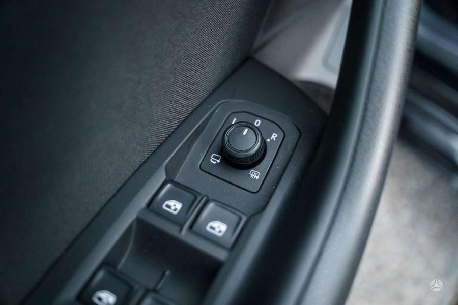 Melns Volkswagen Passat 2019 Viļņa, ar dzinēja tilpumu 1.50 L un nobraukumu 180 tūkst. km par 13500 €, foto 37 vietnē AUTOMOTO.COM.LV