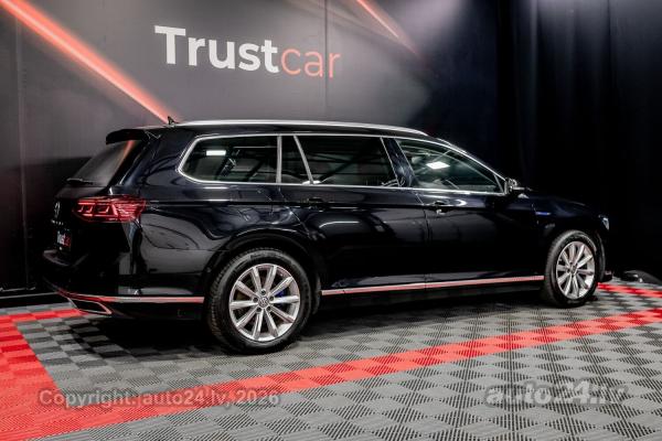 Black Volkswagen Passat 2019 in Parnu, with an engine capacity of 1.40 L and mileage of 202 thousand km for 16000 €, photo 7 on AUTOMOTO.COM.LV
