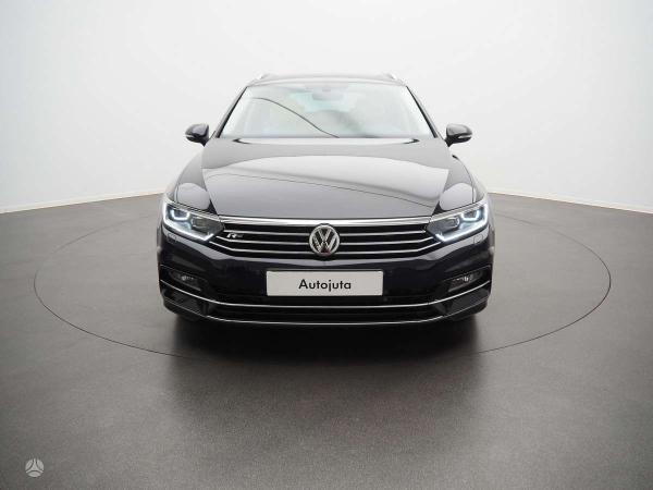 Black Volkswagen Passat 2019 in Vilnius, with an engine capacity of 1.80 L and mileage of 173 thousand km for 14300 €, photo 2 on AUTOMOTO.COM.LV
