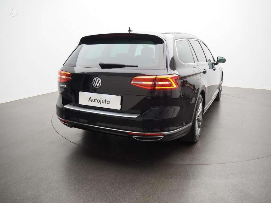 Black Volkswagen Passat 2019 in Vilnius, with an engine capacity of 1.80 L and mileage of 173 thousand km for 14300 €, photo 5 on AUTOMOTO.COM.LV