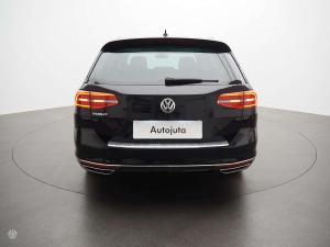 Black Volkswagen Passat 2019 in Vilnius, with an engine capacity of 1.80 L and mileage of 173 thousand km for 14300 €, photo 6 on AUTOMOTO.COM.LV