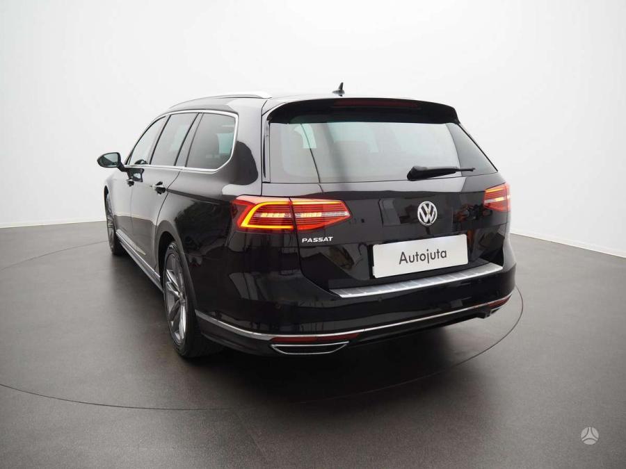 Black Volkswagen Passat 2019 in Vilnius, with an engine capacity of 1.80 L and mileage of 173 thousand km for 14300 €, photo 7 on AUTOMOTO.COM.LV