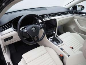 Black Volkswagen Passat 2019 in Vilnius, with an engine capacity of 1.80 L and mileage of 173 thousand km for 14300 €, photo 10 on AUTOMOTO.COM.LV